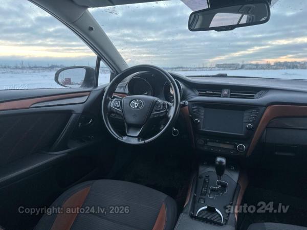 White Toyota Avensis 2019 in Tallinn, with an engine capacity of 1.80 L and mileage of 298 thousand km for 6500 €, photo 7 on AUTOMOTO.COM.LV