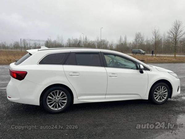 White Toyota Avensis 2019 in Tallinn, with an engine capacity of 1.80 L and mileage of 298 thousand km for 9999 €, photo 4 on AUTOMOTO.COM.LV
