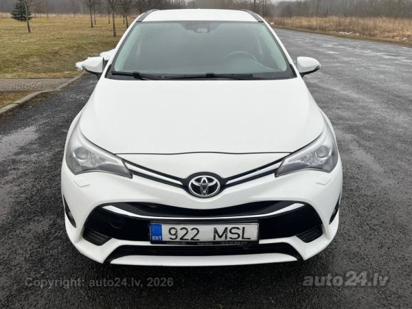 White Toyota Avensis 2019 in Tallinn, with an engine capacity of 1.80 L and mileage of 298 thousand km for 9999 €, photo 8 on AUTOMOTO.COM.LV