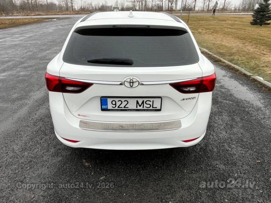 White Toyota Avensis 2019 in Tallinn, with an engine capacity of 1.80 L and mileage of 298 thousand km for 9999 €, photo 6 on AUTOMOTO.COM.LV