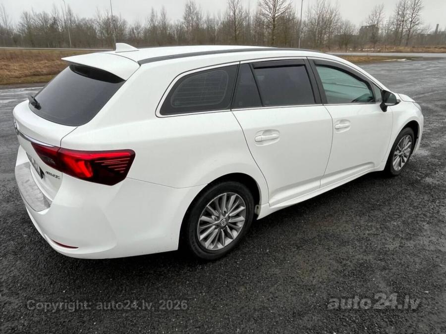 White Toyota Avensis 2019 in Tallinn, with an engine capacity of 1.80 L and mileage of 298 thousand km for 9999 €, photo 11 on AUTOMOTO.COM.LV