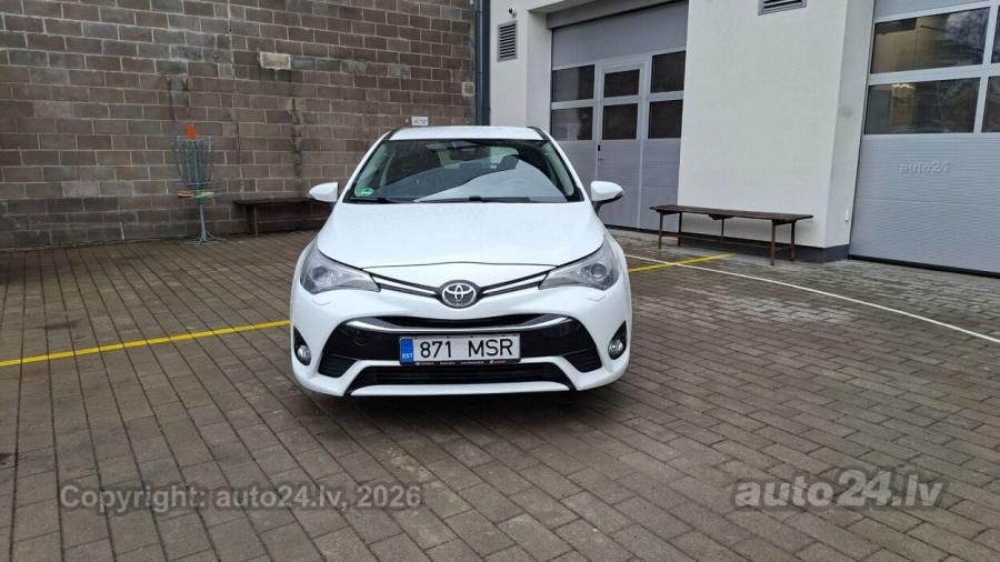 White Toyota Avensis 2019 in Tallinn, with an engine capacity of 1.80 L and mileage of 118 thousand km for 12500 €, photo 2 on AUTOMOTO.COM.LV