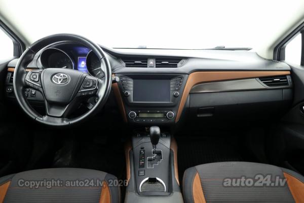 White Toyota Avensis 2019 in Tallinn, with an engine capacity of 1.80 L and mileage of 277 thousand km for 5499 €, photo 5 on AUTOMOTO.COM.LV