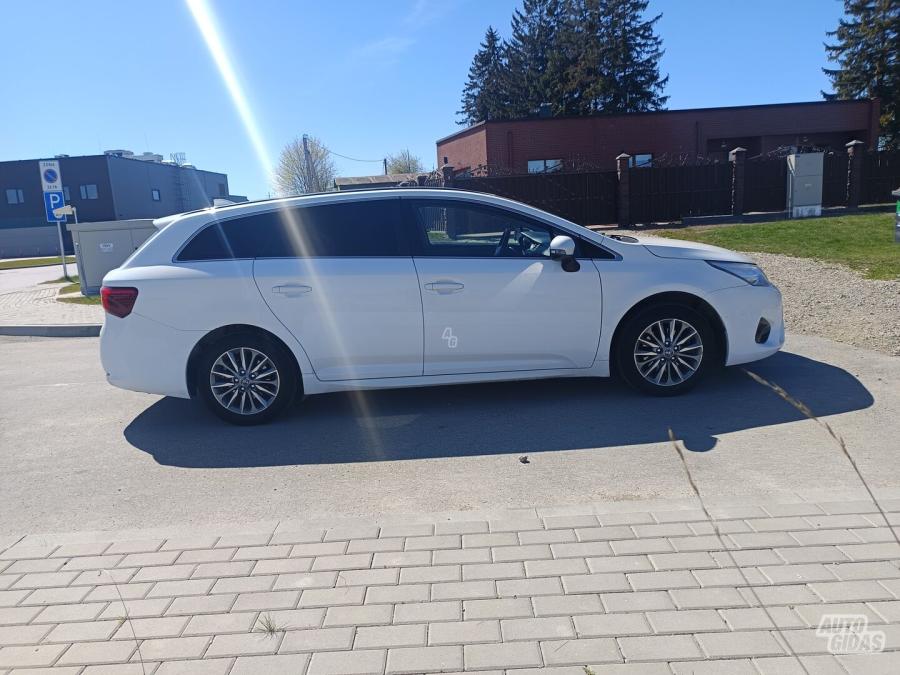 White Toyota Avensis 2019 in Siauliai, with an engine capacity of 1.80 L and mileage of 278 thousand km for 7450 €, photo 5 on AUTOMOTO.COM.LV
