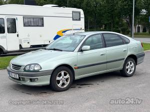 Dzeltens Toyota Avensis 2000 Narva, ar dzinēja tilpumu 2.00 L un nobraukumu 230 tūkst. km par 999 €, foto  vietnē AUTOMOTO.COM.LV