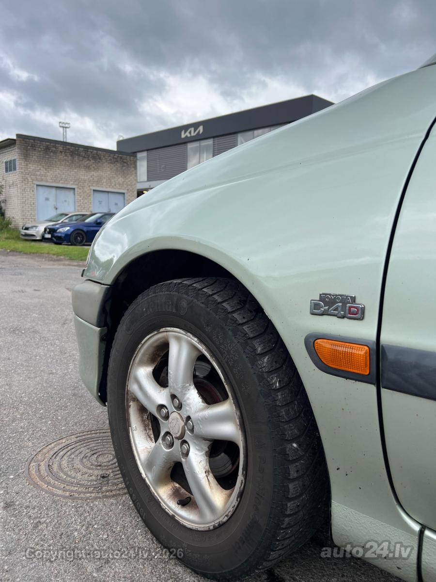 Dzeltens Toyota Avensis 2000 Narva, ar dzinēja tilpumu 2.00 L un nobraukumu 230 tūkst. km par 999 €, foto 10 vietnē AUTOMOTO.COM.LV