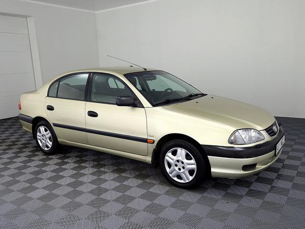 Желтый Тойота Авенсис 2003 в Таллин, объемом двигателя 1.60 л и пробегом 247 тыс. км за 1299 €, фото 1 на AUTOMOTO.COM.LV