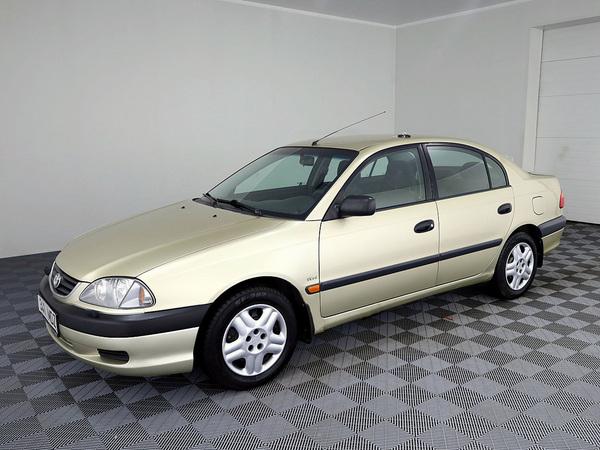 Желтый Тойота Авенсис 2003 в Таллин, объемом двигателя 1.60 л и пробегом 247 тыс. км за 1299 €, фото 3 на AUTOMOTO.COM.LV