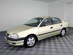 Желтый Тойота Авенсис 2003 в Таллин, объемом двигателя 1.60 л и пробегом 247 тыс. км за 1299 €, фото 3 на AUTOMOTO.COM.LV