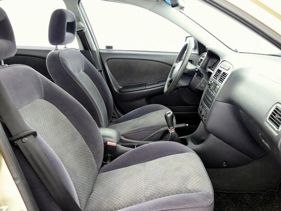 Желтый Тойота Авенсис 2003 в Таллин, объемом двигателя 1.60 л и пробегом 247 тыс. км за 1299 €, фото 7 на AUTOMOTO.COM.LV