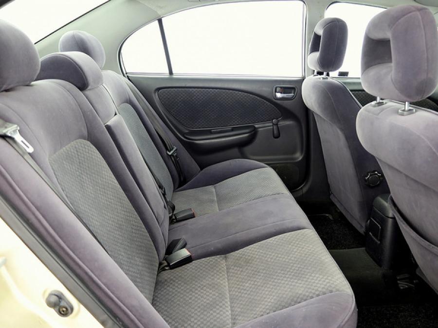 Dzeltens Toyota Avensis 2003 Tallina, ar dzinēja tilpumu 1.60 L un nobraukumu 247 tūkst. km par 1299 €, foto 8 vietnē AUTOMOTO.COM.LV