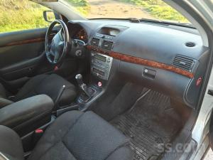 Yellow Toyota Avensis 2005 in Riga, with an engine capacity of 1.80 L and mileage of 325 thousand km for 1500 €, photo 6 on AUTOMOTO.COM.LV