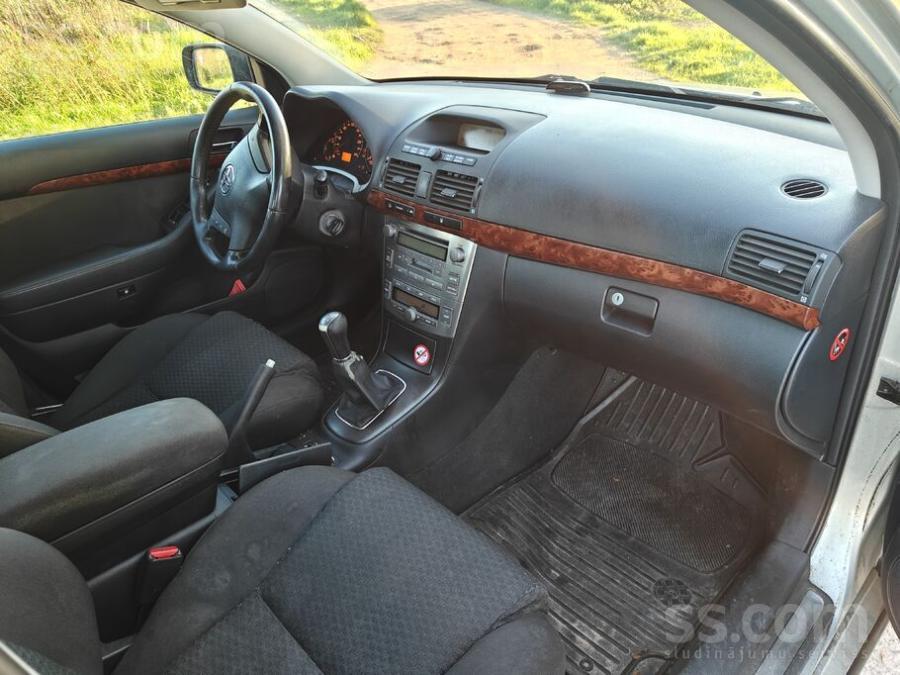 Yellow Toyota Avensis 2005 in Riga, with an engine capacity of 1.80 L and mileage of 325 thousand km for 1500 €, photo 6 on AUTOMOTO.COM.LV