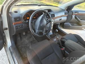 Yellow Toyota Avensis 2005 in Riga, with an engine capacity of 1.80 L and mileage of 325 thousand km for 1500 €, photo 7 on AUTOMOTO.COM.LV
