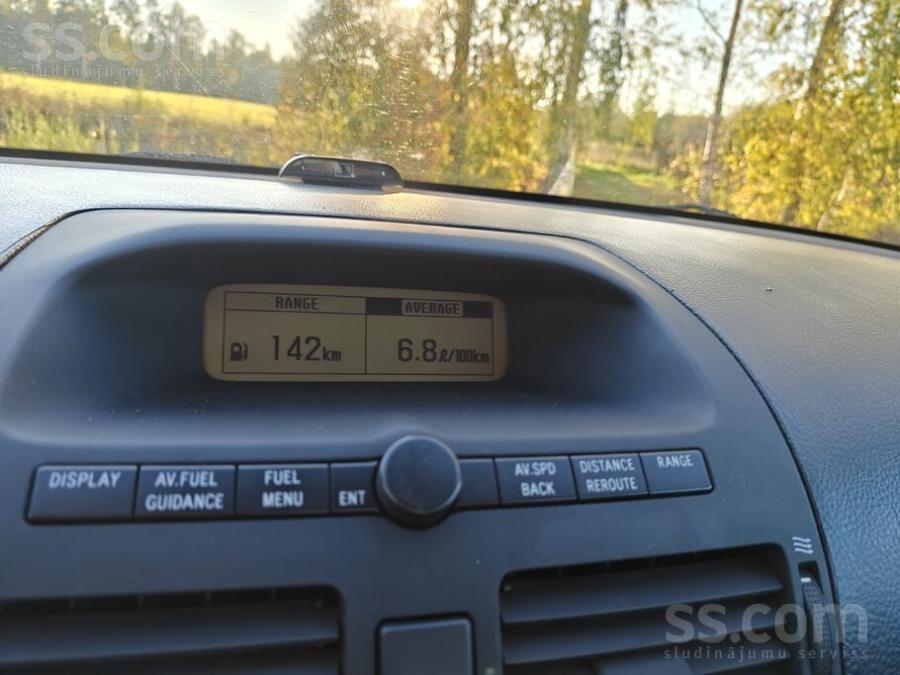 Yellow Toyota Avensis 2005 in Riga, with an engine capacity of 1.80 L and mileage of 325 thousand km for 1500 €, photo 8 on AUTOMOTO.COM.LV