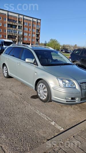 Dzeltens Toyota Avensis 2004 Rēzekne, ar dzinēja tilpumu 2.00 L un nobraukumu 330 tūkst. km par 1000 €, foto  vietnē AUTOMOTO.COM.LV