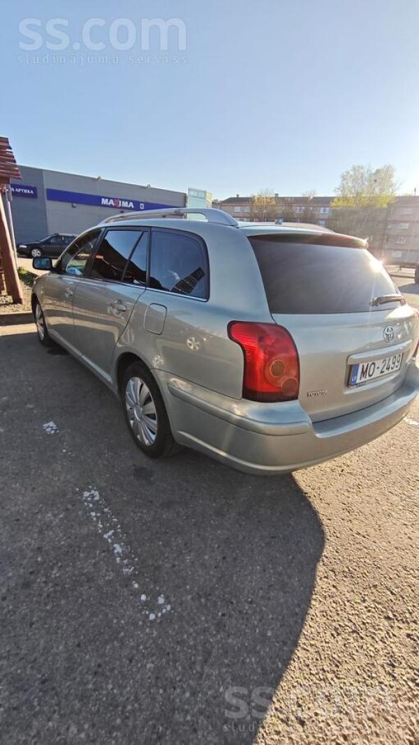 Yellow Toyota Avensis 2004 in Rezekne, with an engine capacity of 2.00 L and mileage of 330 thousand km for 1000 €, photo 2 on AUTOMOTO.COM.LV