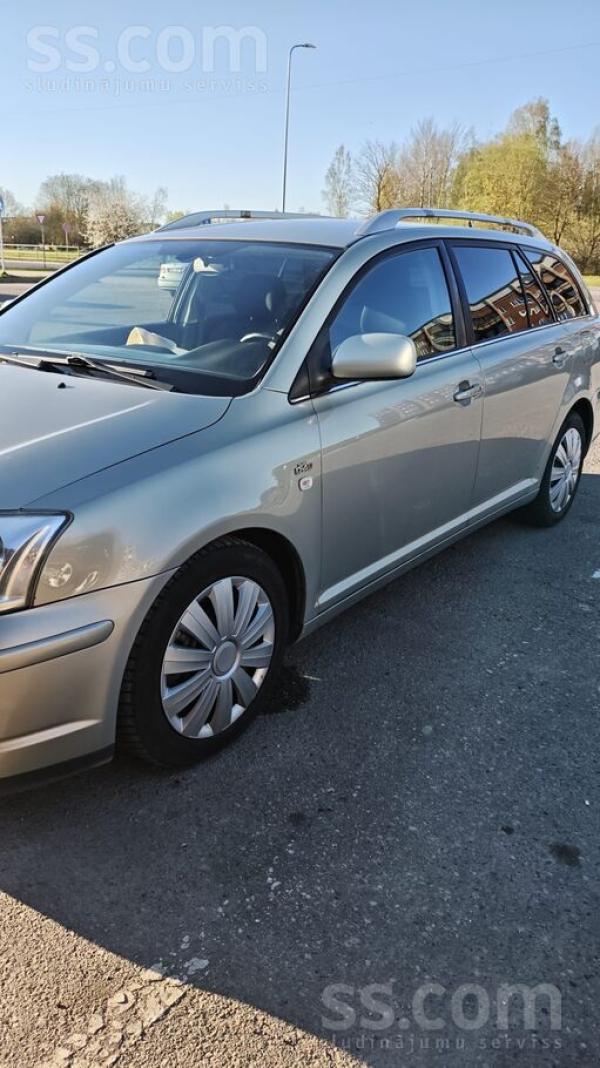 Yellow Toyota Avensis 2004 in Rezekne, with an engine capacity of 2.00 L and mileage of 330 thousand km for 1000 €, photo 3 on AUTOMOTO.COM.LV