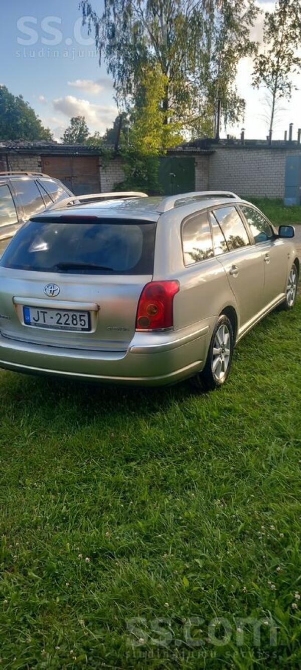 Yellow Toyota Avensis 2004 in Saldus, with an engine capacity of 2.00 L and mileage of 330 thousand km for 2200 €, photo 2 on AUTOMOTO.COM.LV