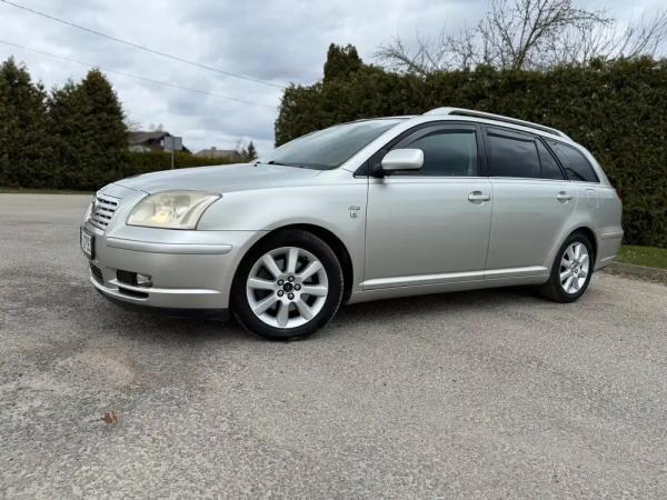 Yellow Toyota Avensis 2005 in Riga, with an engine capacity of 2.00 L and mileage of 305 thousand km for 1800 €, photo 3 on AUTOMOTO.COM.LV
