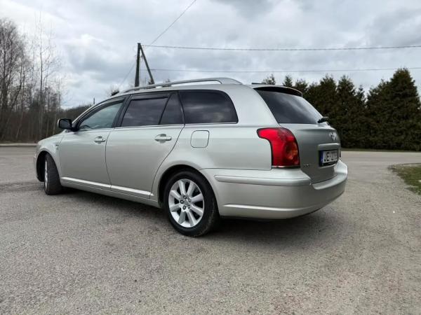 Yellow Toyota Avensis 2005 in Riga, with an engine capacity of 2.00 L and mileage of 305 thousand km for 1800 €, photo 4 on AUTOMOTO.COM.LV