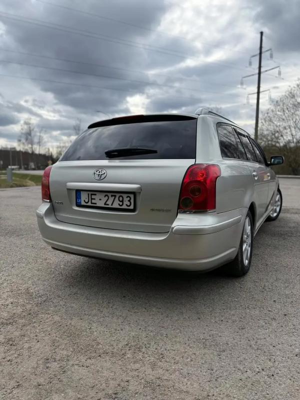 Yellow Toyota Avensis 2005 in Riga, with an engine capacity of 2.00 L and mileage of 305 thousand km for 1800 €, photo 6 on AUTOMOTO.COM.LV