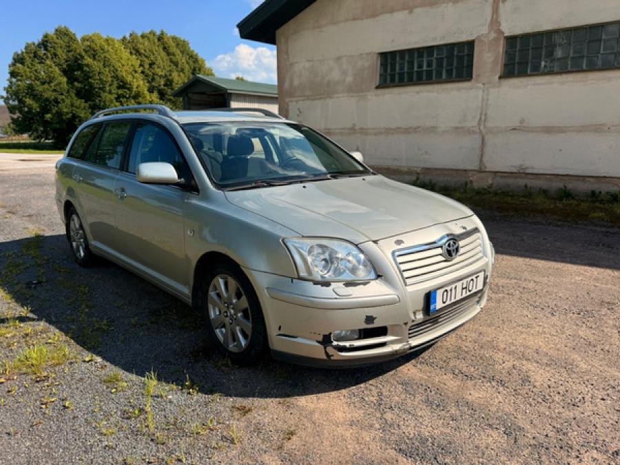 Желтый Тойота Авенсис 2006 в Тарту, объемом двигателя 2.00 л и пробегом 252 тыс. км за 599 €, фото 1 на AUTOMOTO.COM.LV