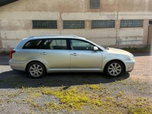 Желтый Тойота Авенсис 2006 в Тарту, объемом двигателя 2.00 л и пробегом 252 тыс. км за 599 €, фото 13 на AUTOMOTO.COM.LV