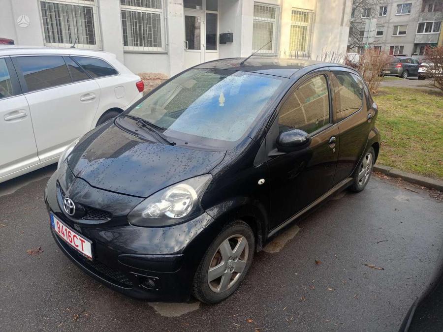 Melns Toyota Aygo 2006 Kauņa, ar dzinēja tilpumu 1.00 L un nobraukumu 147 tūkst. km par 1999 €, foto 1 vietnē AUTOMOTO.COM.LV