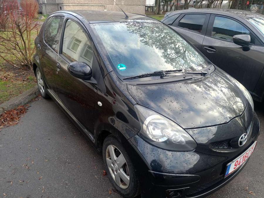 Melns Toyota Aygo 2006 Kauņa, ar dzinēja tilpumu 1.00 L un nobraukumu 147 tūkst. km par 1999 €, foto 3 vietnē AUTOMOTO.COM.LV