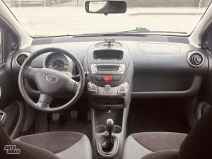 Black Toyota Aygo 2006 in Klaipeda, with an engine capacity of 1.00 L and mileage of 211 thousand km for 1550 €, photo 9 on AUTOMOTO.COM.LV