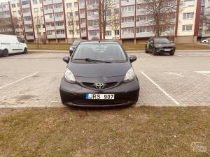 Melns Toyota Aygo 2006 Klaipėda, ar dzinēja tilpumu 1.00 L un nobraukumu 211 tūkst. km par 1550 €, foto 2 vietnē AUTOMOTO.COM.LV