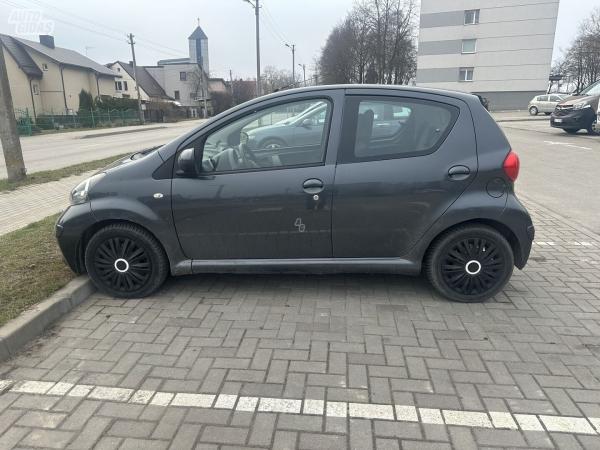 Melns Toyota Aygo 2006 Klaipėda, ar dzinēja tilpumu 1.00 L un nobraukumu 211 tūkst. km par 1450 €, foto 3 vietnē AUTOMOTO.COM.LV