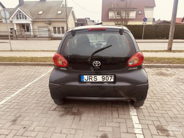 Melns Toyota Aygo 2006 Klaipėda, ar dzinēja tilpumu 1.00 L un nobraukumu 211 tūkst. km par 1450 €, foto 4 vietnē AUTOMOTO.COM.LV