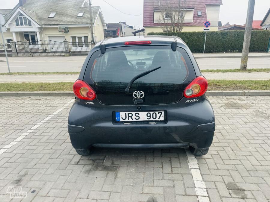 Melns Toyota Aygo 2006 Klaipėda, ar dzinēja tilpumu 1.00 L un nobraukumu 211 tūkst. km par 1550 €, foto 7 vietnē AUTOMOTO.COM.LV