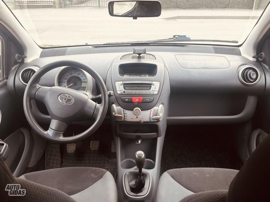 Melns Toyota Aygo 2006 Klaipėda, ar dzinēja tilpumu 1.00 L un nobraukumu 211 tūkst. km par 1550 €, foto 9 vietnē AUTOMOTO.COM.LV