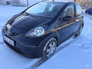 Melns Toyota Aygo 2007 Viļņa, ar dzinēja tilpumu 1.00 L un nobraukumu 221 tūkst. km par 1999 €, foto 2 vietnē AUTOMOTO.COM.LV