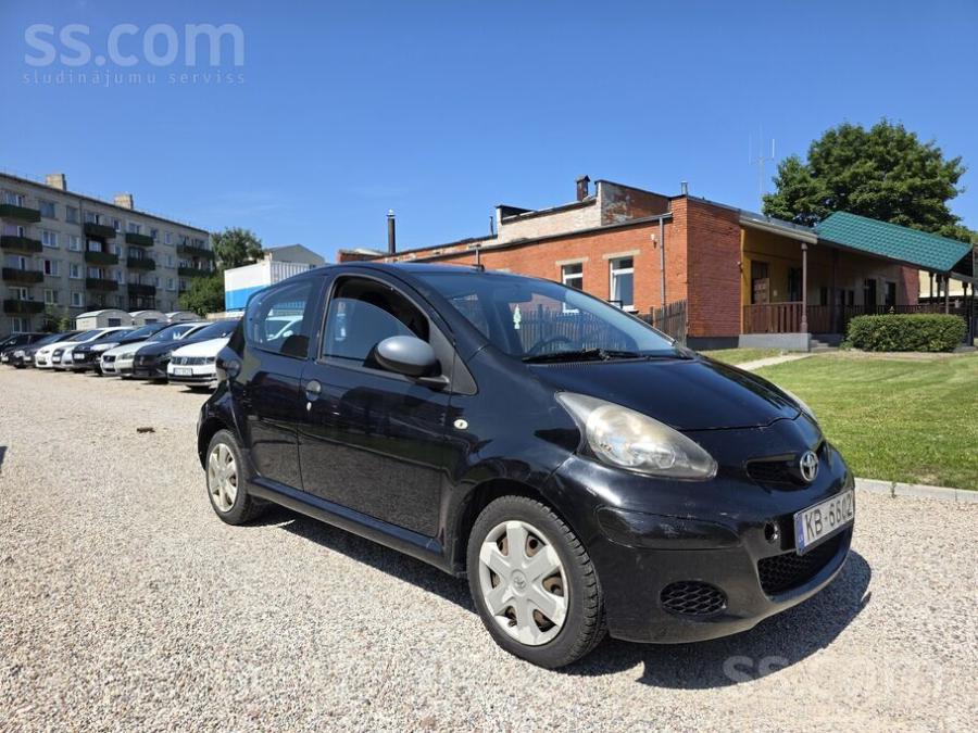 Melns Toyota Aygo 2009 Ventspils, ar dzinēja tilpumu 1.00 L un nobraukumu 278 tūkst. km par 990 €, foto 1 vietnē AUTOMOTO.COM.LV