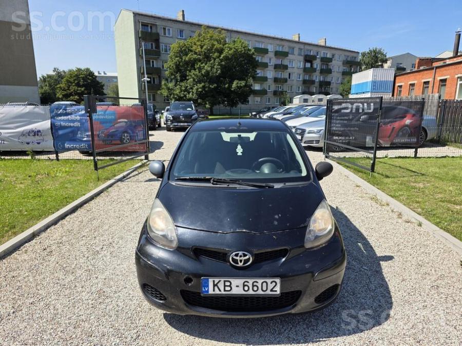 Melns Toyota Aygo 2009 Ventspils, ar dzinēja tilpumu 1.00 L un nobraukumu 278 tūkst. km par 990 €, foto 3 vietnē AUTOMOTO.COM.LV