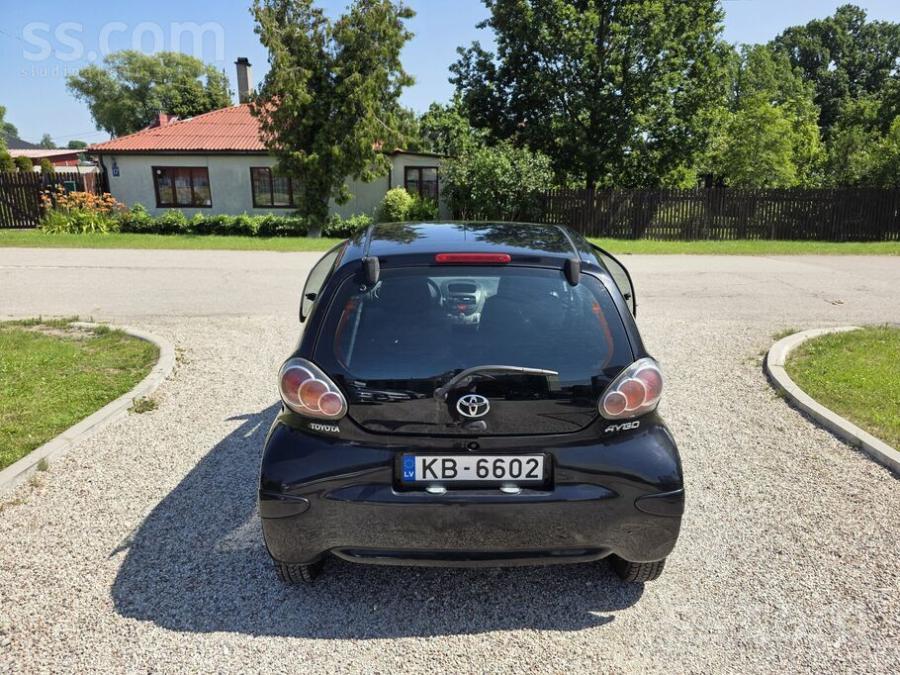 Melns Toyota Aygo 2009 Ventspils, ar dzinēja tilpumu 1.00 L un nobraukumu 278 tūkst. km par 990 €, foto 8 vietnē AUTOMOTO.COM.LV