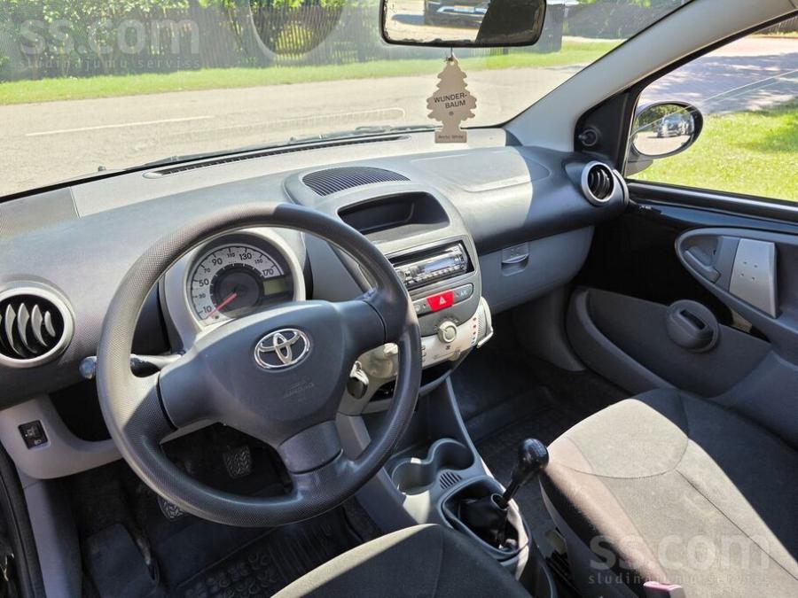 Melns Toyota Aygo 2009 Ventspils, ar dzinēja tilpumu 1.00 L un nobraukumu 278 tūkst. km par 990 €, foto 12 vietnē AUTOMOTO.COM.LV