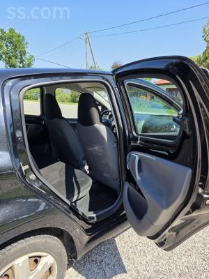 Melns Toyota Aygo 2009 Ventspils, ar dzinēja tilpumu 1.00 L un nobraukumu 278 tūkst. km par 990 €, foto 15 vietnē AUTOMOTO.COM.LV