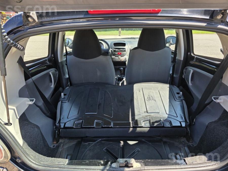Melns Toyota Aygo 2009 Ventspils, ar dzinēja tilpumu 1.00 L un nobraukumu 278 tūkst. km par 990 €, foto 16 vietnē AUTOMOTO.COM.LV