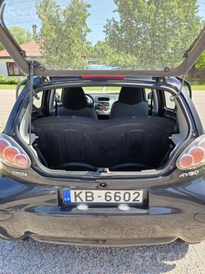 Melns Toyota Aygo 2009 Ventspils, ar dzinēja tilpumu 1.00 L un nobraukumu 278 tūkst. km par 990 €, foto 17 vietnē AUTOMOTO.COM.LV