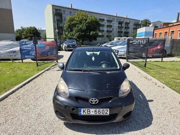 Melns Toyota Aygo 2009 Ventspils, ar dzinēja tilpumu 1.00 L un nobraukumu 278 tūkst. km par 990 €, foto 2 vietnē AUTOMOTO.COM.LV