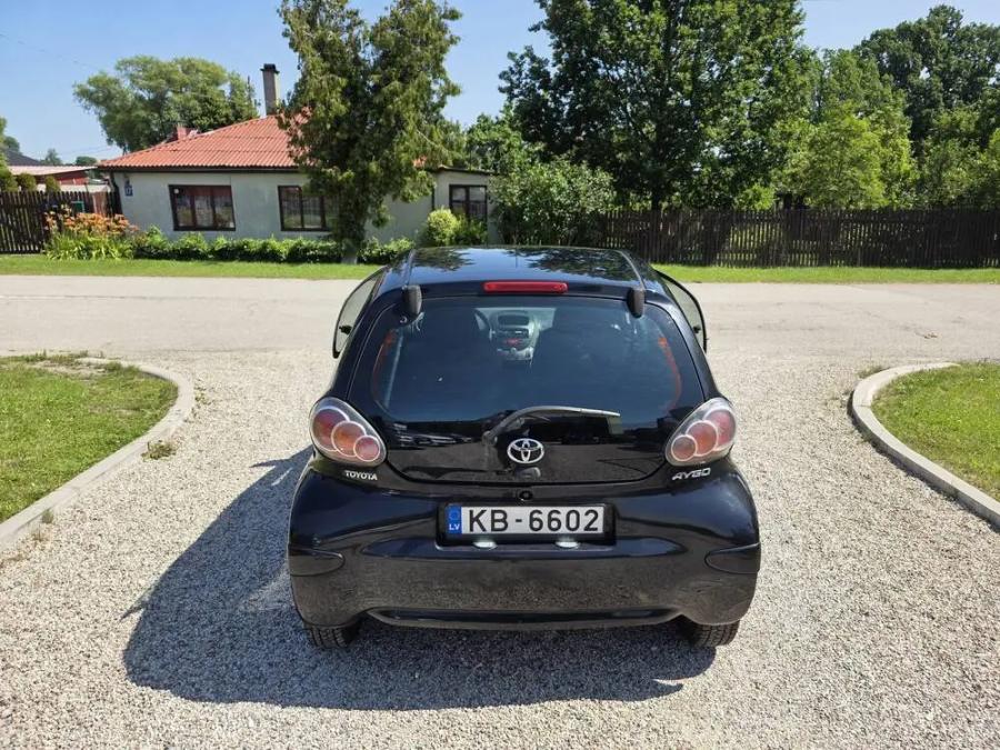 Melns Toyota Aygo 2009 Ventspils, ar dzinēja tilpumu 1.00 L un nobraukumu 278 tūkst. km par 990 €, foto 8 vietnē AUTOMOTO.COM.LV