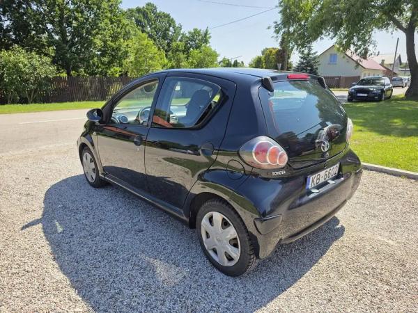 Melns Toyota Aygo 2009 Ventspils, ar dzinēja tilpumu 1.00 L un nobraukumu 278 tūkst. km par 990 €, foto 8 vietnē AUTOMOTO.COM.LV