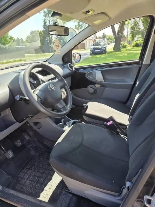 Melns Toyota Aygo 2009 Ventspils, ar dzinēja tilpumu 1.00 L un nobraukumu 278 tūkst. km par 990 €, foto 10 vietnē AUTOMOTO.COM.LV