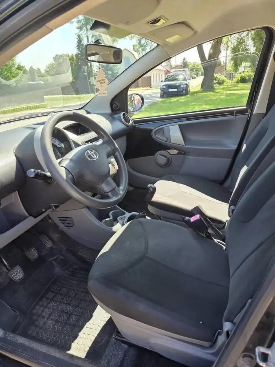 Melns Toyota Aygo 2009 Ventspils, ar dzinēja tilpumu 1.00 L un nobraukumu 278 tūkst. km par 990 €, foto 11 vietnē AUTOMOTO.COM.LV