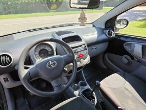 Melns Toyota Aygo 2009 Ventspils, ar dzinēja tilpumu 1.00 L un nobraukumu 278 tūkst. km par 990 €, foto 12 vietnē AUTOMOTO.COM.LV